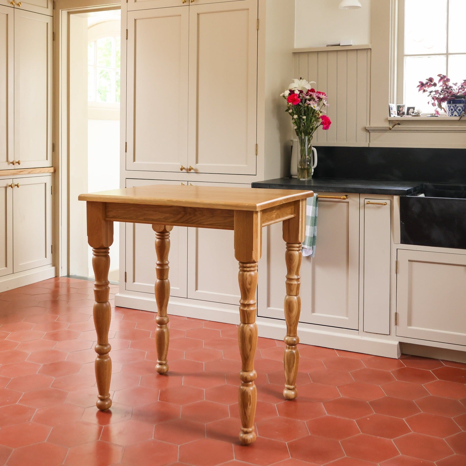 White Oak Island Chef Table – Laurel Mercantile